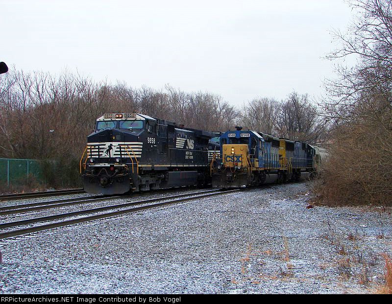 NS 9858 and CSX 8148